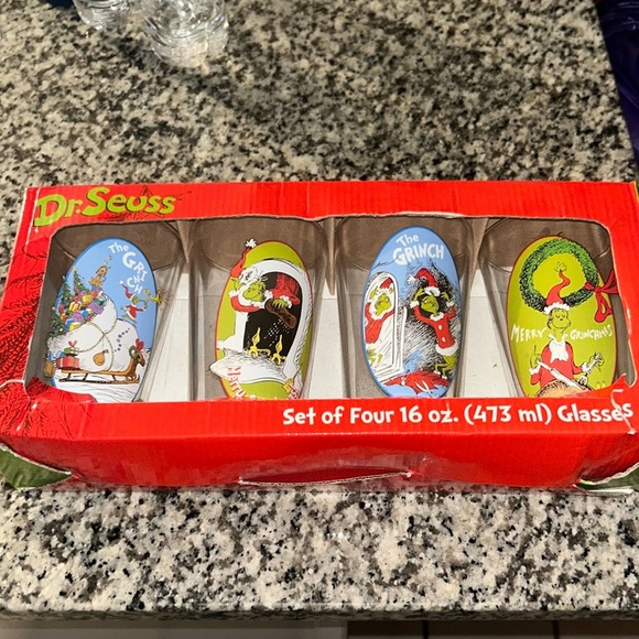 Dr. Seuss | Dining | Dr Seuss The Grinch Glass Cup Set Of 4 | Poshmark